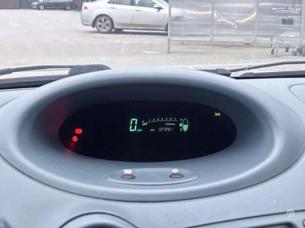 Pelēks Toyota Yaris 2002 Viļņa, ar dzinēja tilpumu 1.30 L un nobraukumu 127 tūkst. km par 1450 €, foto 11 vietnē AUTOMOTO.COM.LV