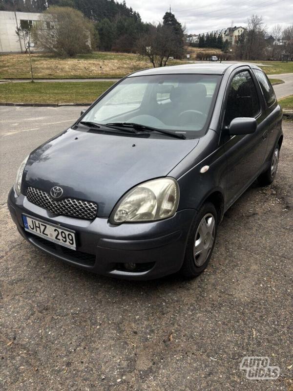 Grey Toyota Yaris 2002 in Vilnius, with an engine capacity of 1.40 L and mileage of 221 thousand km for 800 €, photo 2 on AUTOMOTO.COM.LV