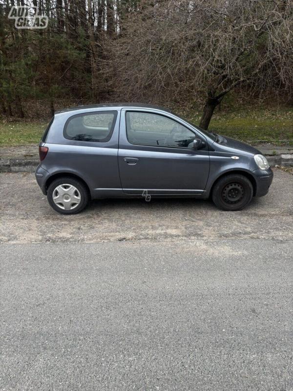 Grey Toyota Yaris 2002 in Vilnius, with an engine capacity of 1.40 L and mileage of 221 thousand km for 800 €, photo 4 on AUTOMOTO.COM.LV