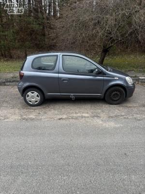Grey Toyota Yaris 2002 in Vilnius, with an engine capacity of 1.40 L and mileage of 221 thousand km for 800 €, photo 5 on AUTOMOTO.COM.LV