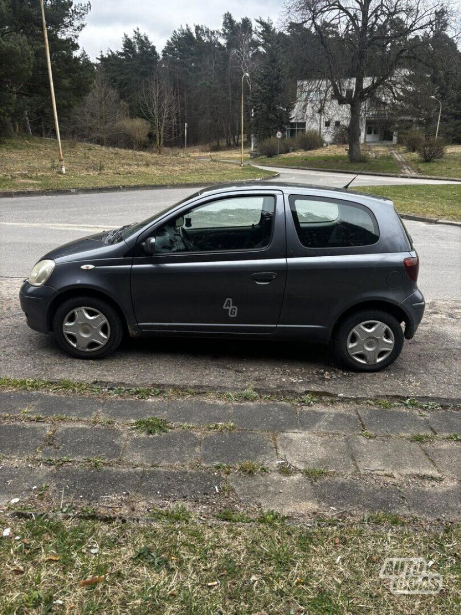 Grey Toyota Yaris 2002 in Vilnius, with an engine capacity of 1.40 L and mileage of 221 thousand km for 800 €, photo 6 on AUTOMOTO.COM.LV
