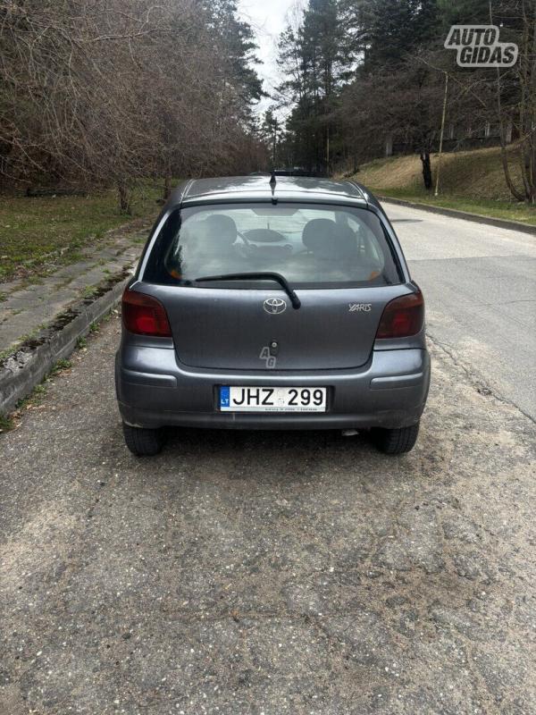 Grey Toyota Yaris 2002 in Vilnius, with an engine capacity of 1.40 L and mileage of 221 thousand km for 800 €, photo 6 on AUTOMOTO.COM.LV