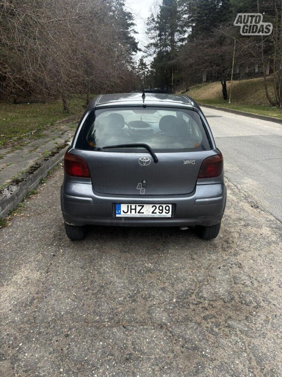 Grey Toyota Yaris 2002 in Vilnius, with an engine capacity of 1.40 L and mileage of 221 thousand km for 800 €, photo 7 on AUTOMOTO.COM.LV