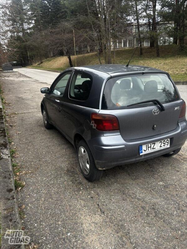 Grey Toyota Yaris 2002 in Vilnius, with an engine capacity of 1.40 L and mileage of 221 thousand km for 800 €, photo 7 on AUTOMOTO.COM.LV