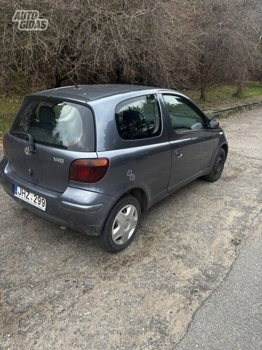 Grey Toyota Yaris 2002 in Vilnius, with an engine capacity of 1.40 L and mileage of 221 thousand km for 800 €, photo 9 on AUTOMOTO.COM.LV