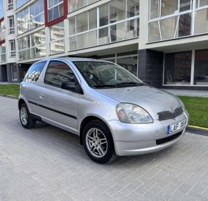 Grey Toyota Yaris 2002 in Vilnius, with an engine capacity of 1.30 L and mileage of 145 thousand km for 1850 €, photo 3 on AUTOMOTO.COM.LV