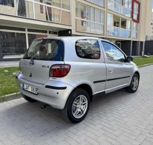 Grey Toyota Yaris 2002 in Vilnius, with an engine capacity of 1.30 L and mileage of 145 thousand km for 1850 €, photo 4 on AUTOMOTO.COM.LV