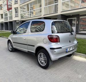 Grey Toyota Yaris 2002 in Vilnius, with an engine capacity of 1.30 L and mileage of 145 thousand km for 1850 €, photo 5 on AUTOMOTO.COM.LV