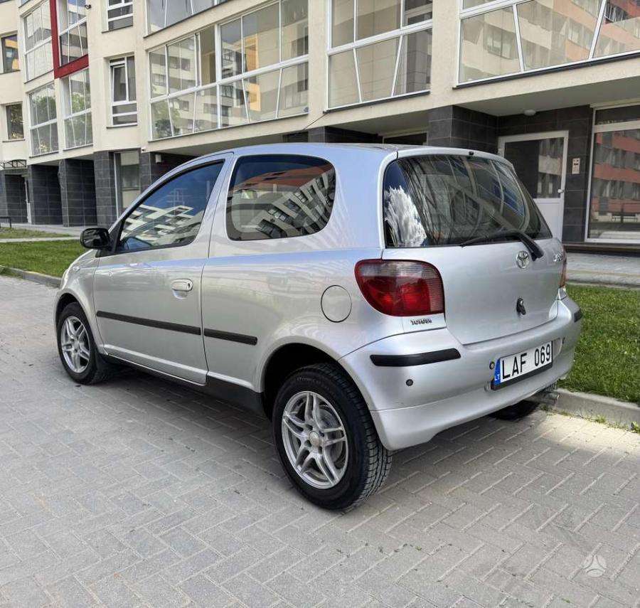Grey Toyota Yaris 2002 in Vilnius, with an engine capacity of 1.30 L and mileage of 145 thousand km for 1850 €, photo 5 on AUTOMOTO.COM.LV