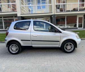 Grey Toyota Yaris 2002 in Vilnius, with an engine capacity of 1.30 L and mileage of 145 thousand km for 1850 €, photo 6 on AUTOMOTO.COM.LV