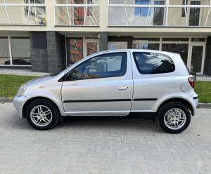 Grey Toyota Yaris 2002 in Vilnius, with an engine capacity of 1.30 L and mileage of 145 thousand km for 1850 €, photo 7 on AUTOMOTO.COM.LV