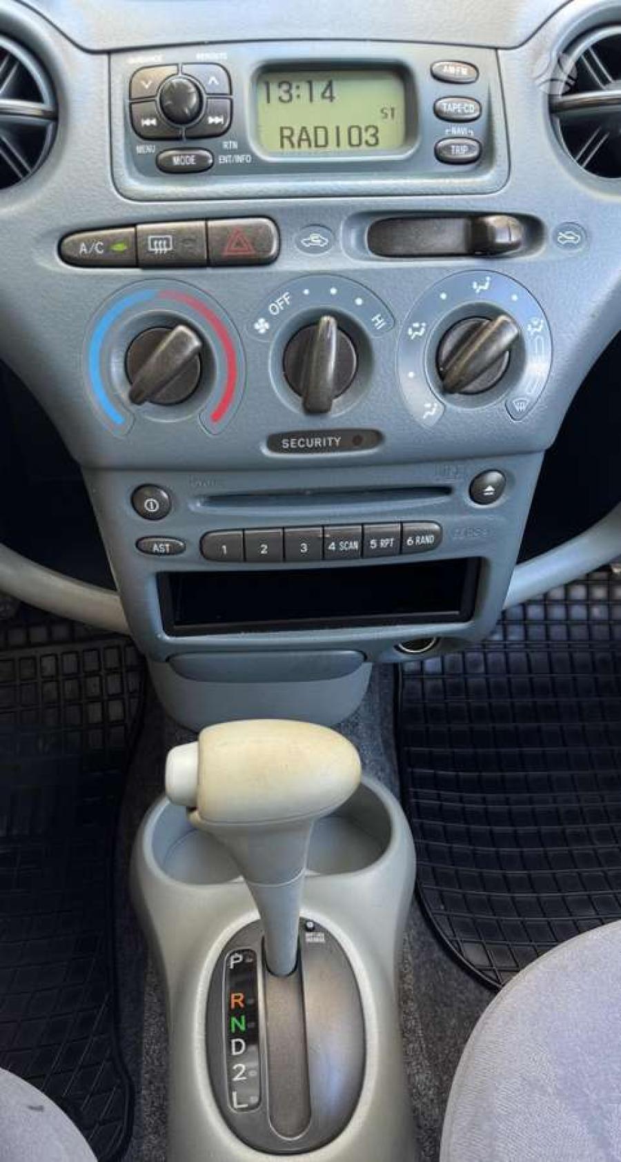 Grey Toyota Yaris 2002 in Vilnius, with an engine capacity of 1.30 L and mileage of 145 thousand km for 1850 €, photo 10 on AUTOMOTO.COM.LV