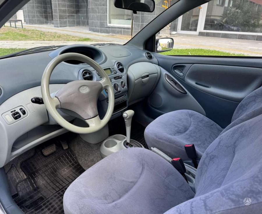 Grey Toyota Yaris 2002 in Vilnius, with an engine capacity of 1.30 L and mileage of 145 thousand km for 1850 €, photo 14 on AUTOMOTO.COM.LV