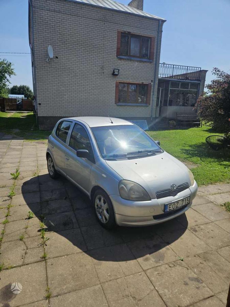 Pelēks Toyota Yaris 2002 Kauņa, ar dzinēja tilpumu 1.36 L un nobraukumu 335 tūkst. km par 550 €, foto 3 vietnē AUTOMOTO.COM.LV