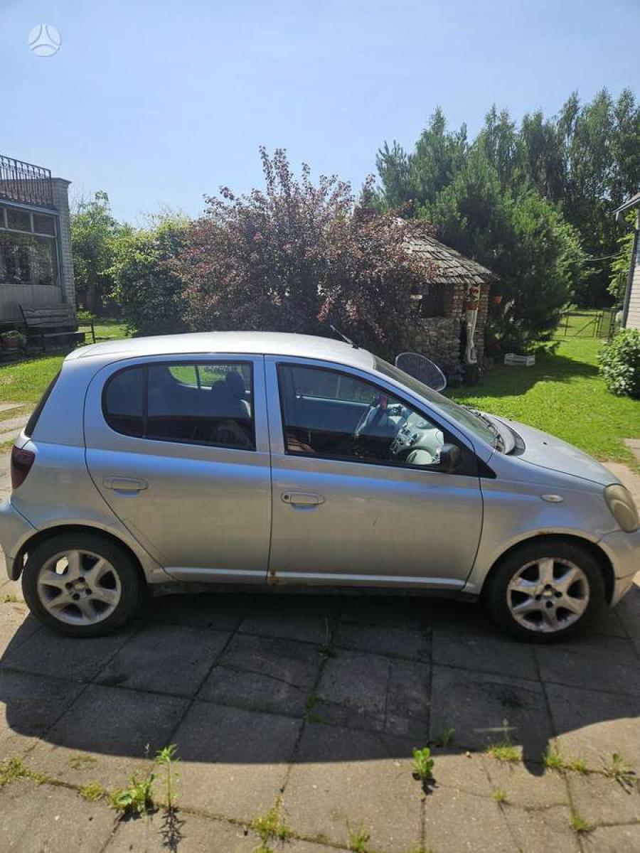 Pelēks Toyota Yaris 2002 Kauņa, ar dzinēja tilpumu 1.36 L un nobraukumu 335 tūkst. km par 550 €, foto 5 vietnē AUTOMOTO.COM.LV