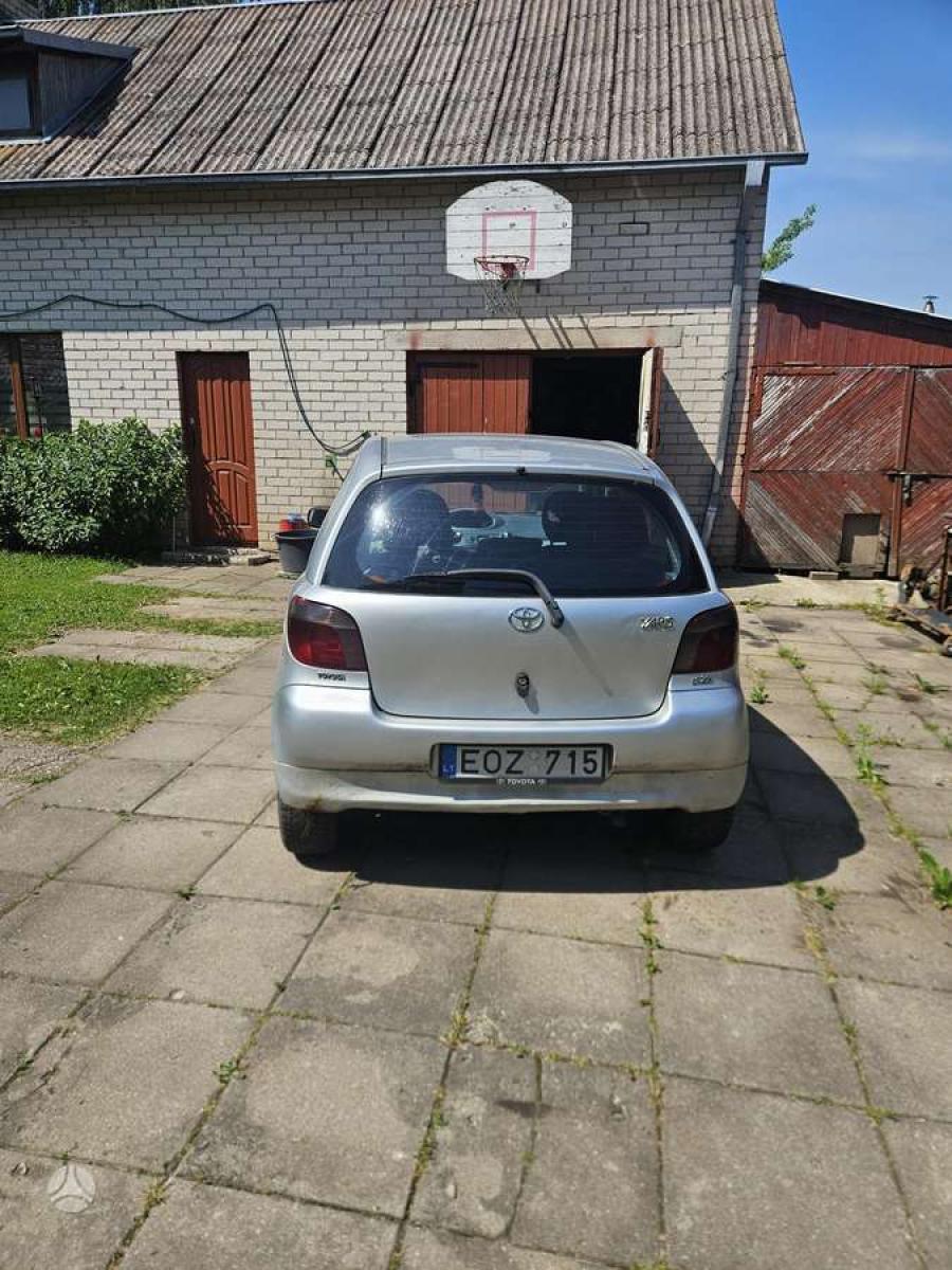 Pelēks Toyota Yaris 2002 Kauņa, ar dzinēja tilpumu 1.36 L un nobraukumu 335 tūkst. km par 550 €, foto 7 vietnē AUTOMOTO.COM.LV