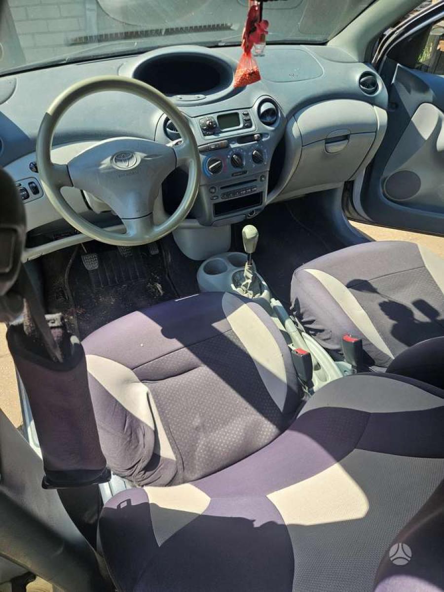 Pelēks Toyota Yaris 2002 Kauņa, ar dzinēja tilpumu 1.36 L un nobraukumu 335 tūkst. km par 550 €, foto 8 vietnē AUTOMOTO.COM.LV