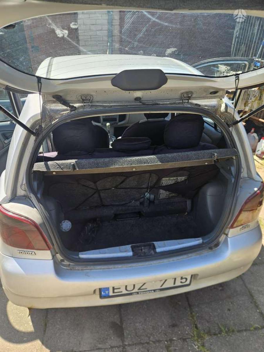 Pelēks Toyota Yaris 2002 Kauņa, ar dzinēja tilpumu 1.36 L un nobraukumu 335 tūkst. km par 550 €, foto 10 vietnē AUTOMOTO.COM.LV