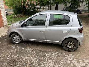 Grey Toyota Yaris 2002 in Kaunas, with an engine capacity of 1.36 L and mileage of 301 thousand km for 700 €, photo  on AUTOMOTO.COM.LV