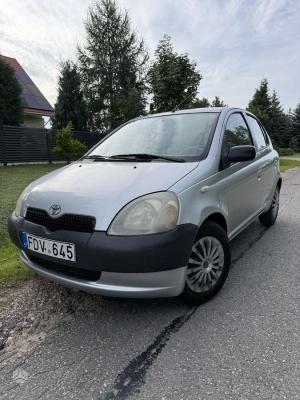 Grey Toyota Yaris 2002 in Vilnius, with an engine capacity of 1.36 L and mileage of 207 thousand km for 1450 €, photo  on AUTOMOTO.COM.LV