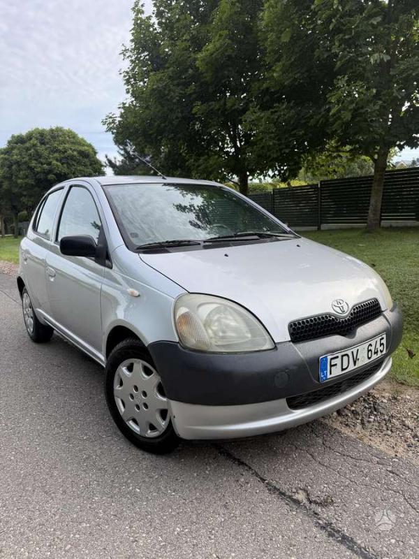 Grey Toyota Yaris 2002 in Vilnius, with an engine capacity of 1.36 L and mileage of 207 thousand km for 1450 €, photo 3 on AUTOMOTO.COM.LV