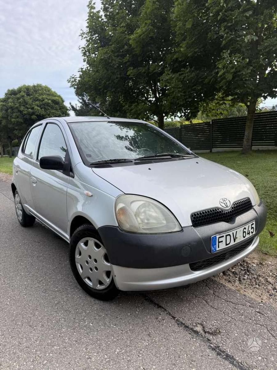 Grey Toyota Yaris 2002 in Vilnius, with an engine capacity of 1.36 L and mileage of 207 thousand km for 1450 €, photo 3 on AUTOMOTO.COM.LV