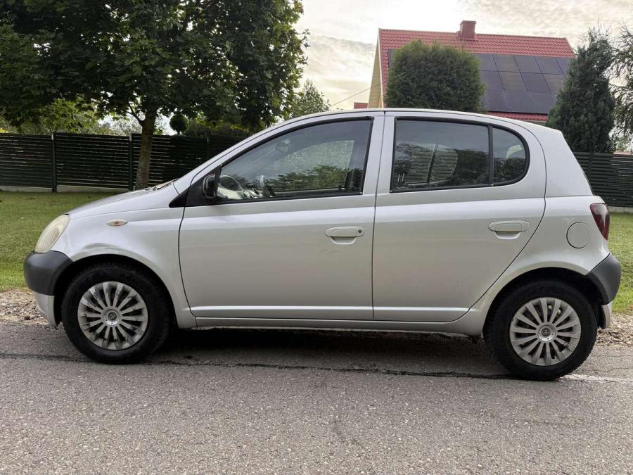Grey Toyota Yaris 2002 in Vilnius, with an engine capacity of 1.36 L and mileage of 207 thousand km for 1450 €, photo 4 on AUTOMOTO.COM.LV