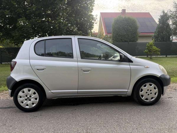 Grey Toyota Yaris 2002 in Vilnius, with an engine capacity of 1.36 L and mileage of 207 thousand km for 1450 €, photo 5 on AUTOMOTO.COM.LV