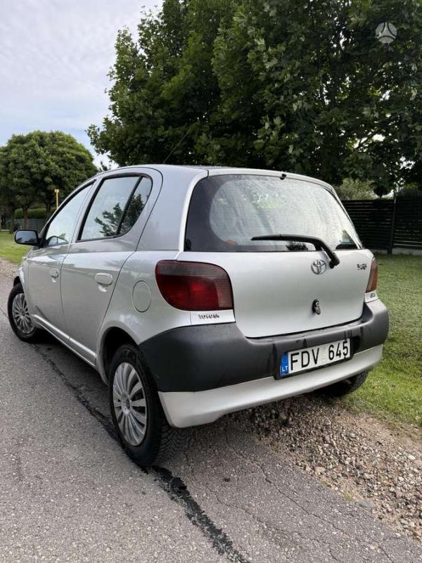 Grey Toyota Yaris 2002 in Vilnius, with an engine capacity of 1.36 L and mileage of 207 thousand km for 1450 €, photo 6 on AUTOMOTO.COM.LV