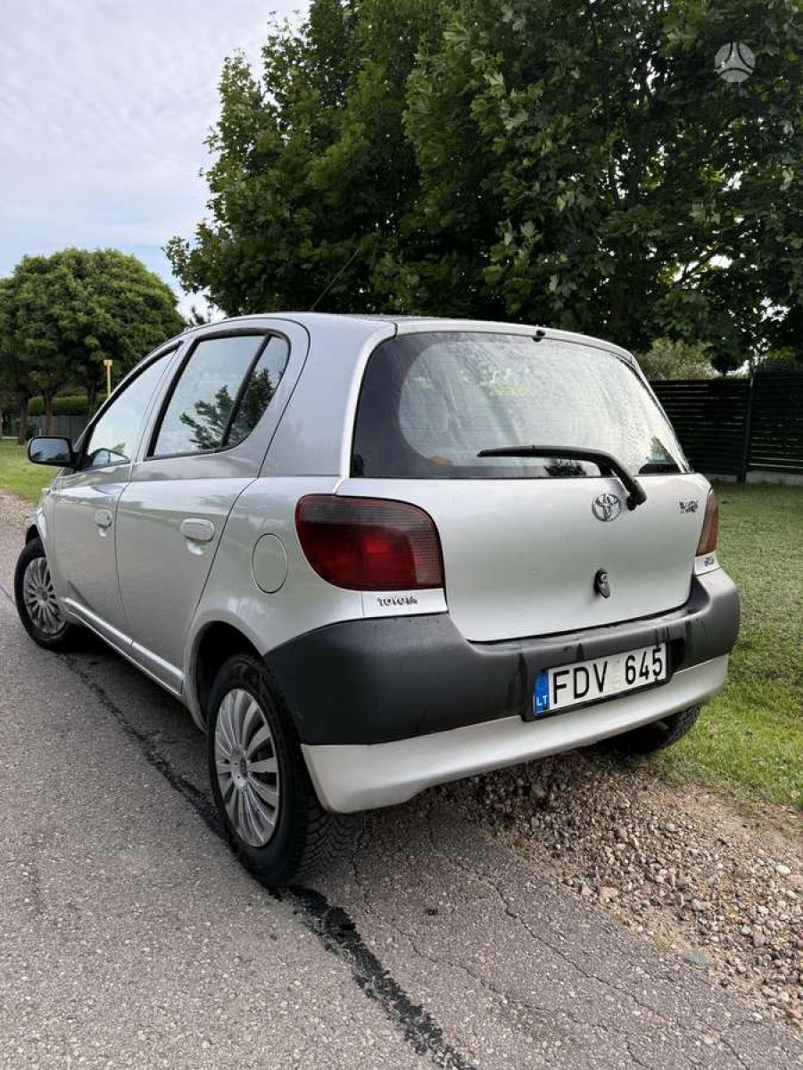 Grey Toyota Yaris 2002 in Vilnius, with an engine capacity of 1.36 L and mileage of 207 thousand km for 1450 €, photo 6 on AUTOMOTO.COM.LV