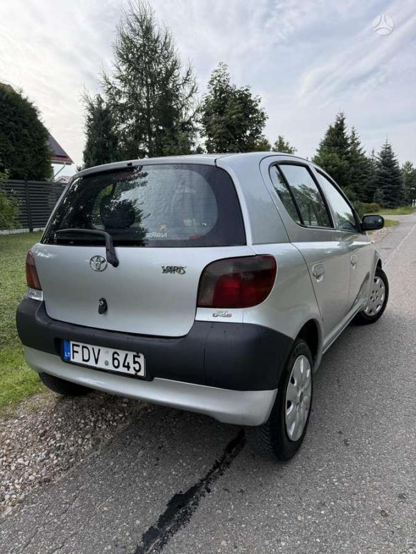 Grey Toyota Yaris 2002 in Vilnius, with an engine capacity of 1.36 L and mileage of 207 thousand km for 1450 €, photo 7 on AUTOMOTO.COM.LV