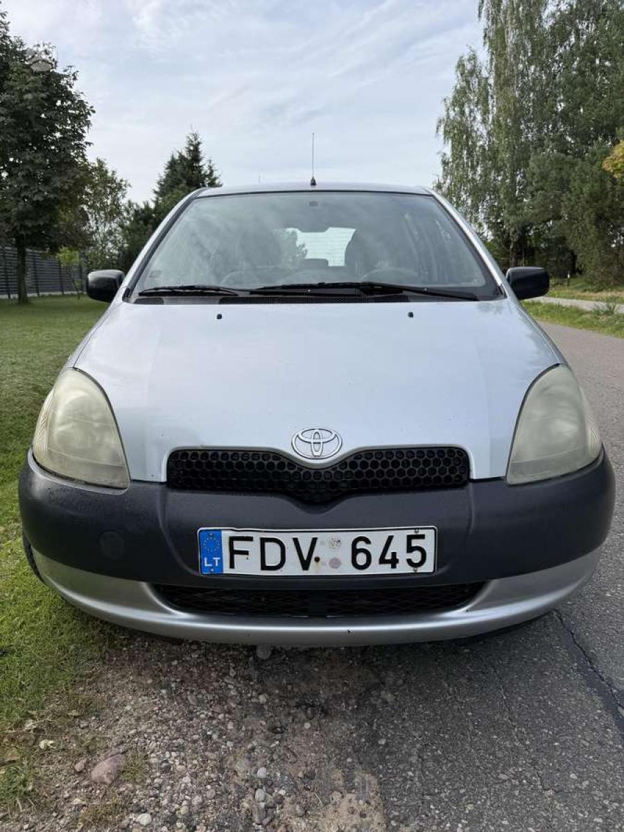 Grey Toyota Yaris 2002 in Vilnius, with an engine capacity of 1.36 L and mileage of 207 thousand km for 1450 €, photo 8 on AUTOMOTO.COM.LV