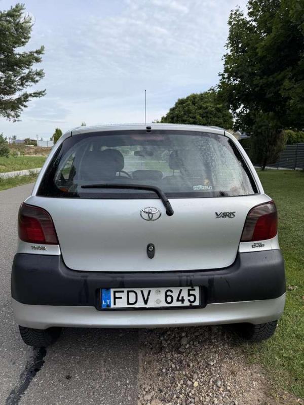 Grey Toyota Yaris 2002 in Vilnius, with an engine capacity of 1.36 L and mileage of 207 thousand km for 1450 €, photo 9 on AUTOMOTO.COM.LV