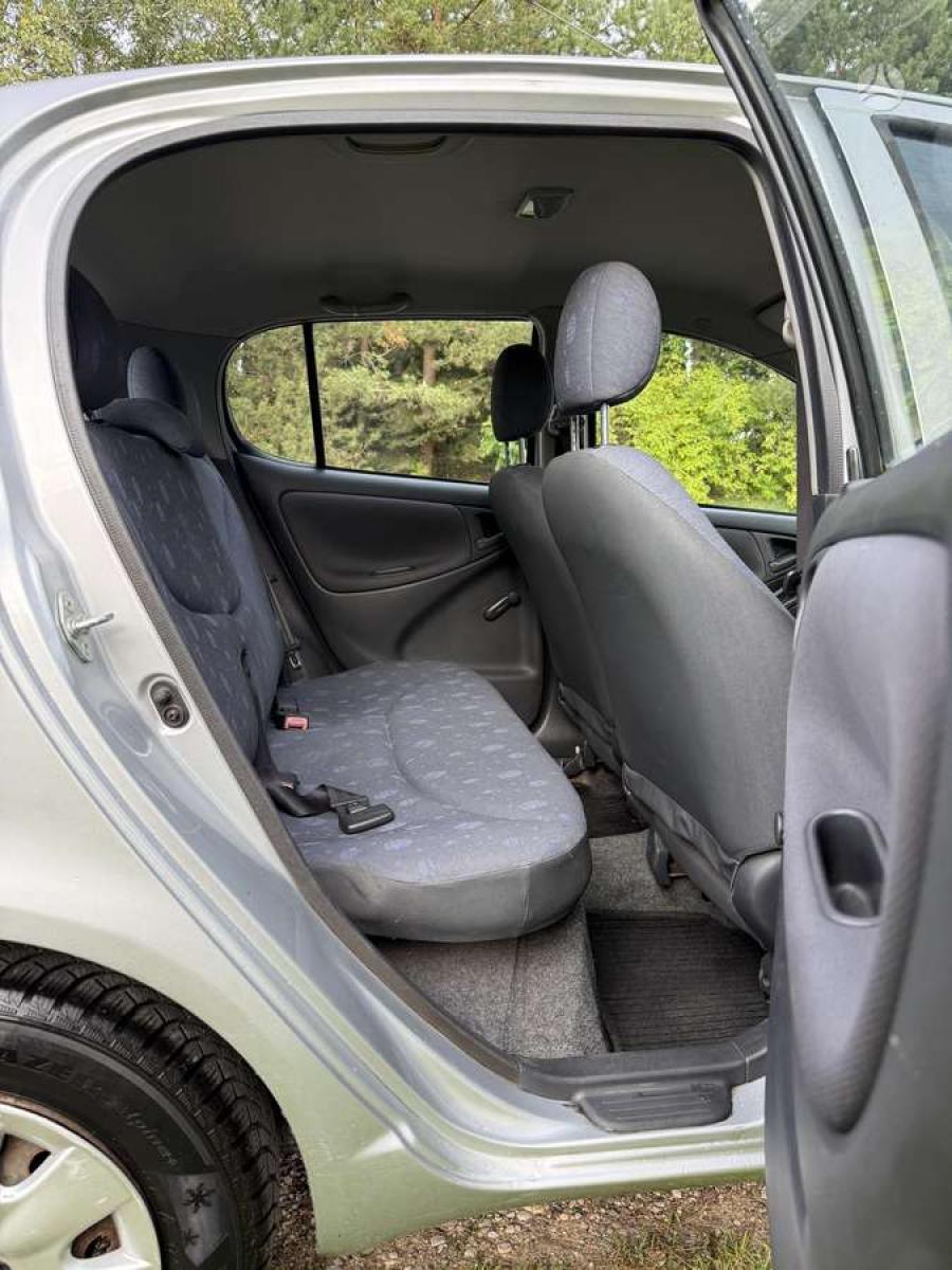 Grey Toyota Yaris 2002 in Vilnius, with an engine capacity of 1.36 L and mileage of 207 thousand km for 1450 €, photo 12 on AUTOMOTO.COM.LV