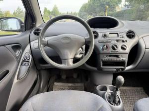 Grey Toyota Yaris 2002 in Vilnius, with an engine capacity of 1.36 L and mileage of 207 thousand km for 1450 €, photo 15 on AUTOMOTO.COM.LV