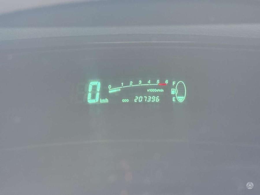 Grey Toyota Yaris 2002 in Vilnius, with an engine capacity of 1.36 L and mileage of 207 thousand km for 1450 €, photo 16 on AUTOMOTO.COM.LV