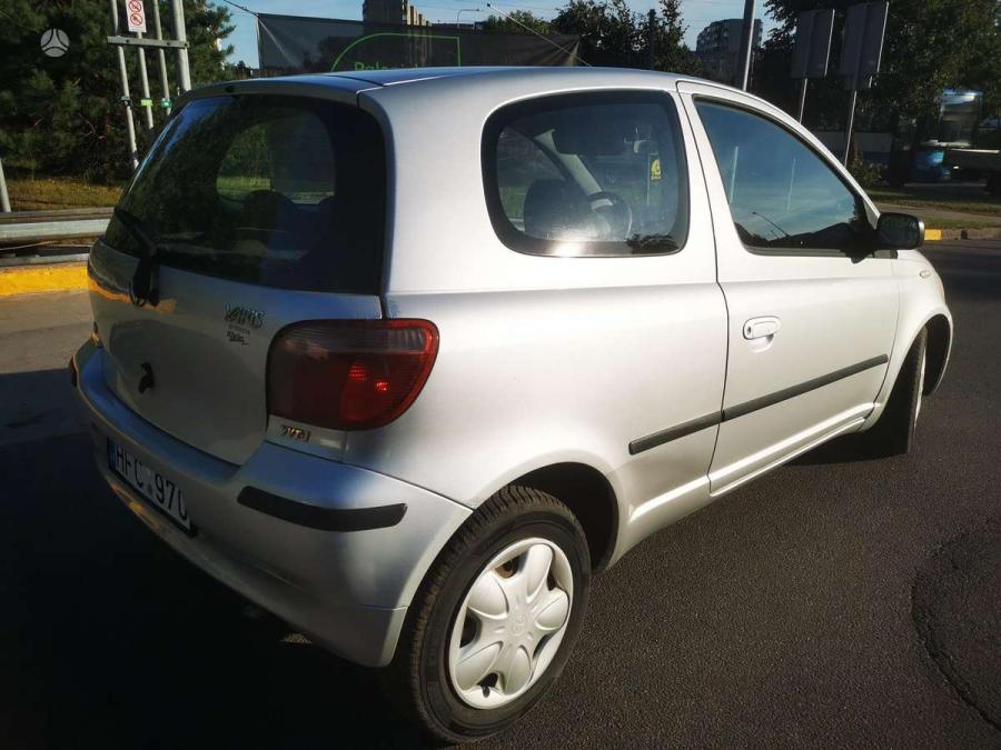 Grey Toyota Yaris 2002 in Vilnius, with an engine capacity of 1.30 L and mileage of 204 thousand km for 1880 €, photo 8 on AUTOMOTO.COM.LV