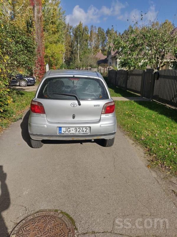 Grey Toyota Yaris 2002 in Riga, with an engine capacity of 1.00 L and mileage of 200 thousand km for 750 €, photo 3 on AUTOMOTO.COM.LV