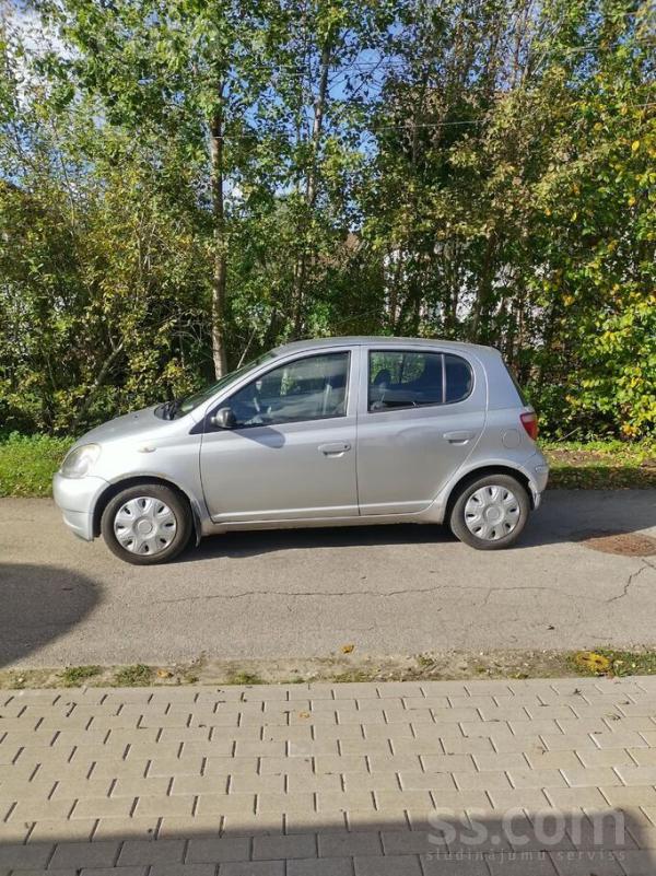 Grey Toyota Yaris 2002 in Riga, with an engine capacity of 1.00 L and mileage of 200 thousand km for 750 €, photo 4 on AUTOMOTO.COM.LV