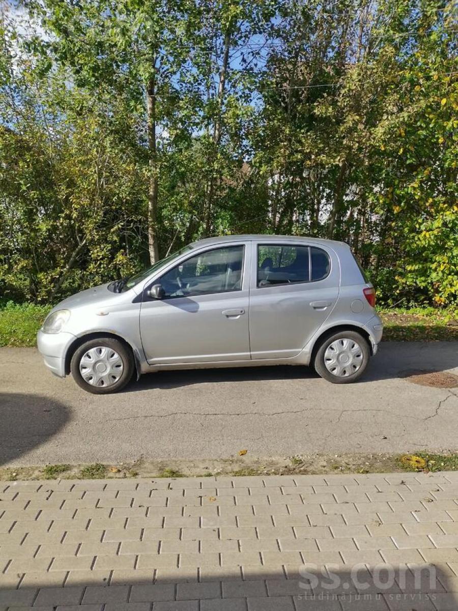Grey Toyota Yaris 2002 in Riga, with an engine capacity of 1.00 L and mileage of 200 thousand km for 750 €, photo 4 on AUTOMOTO.COM.LV