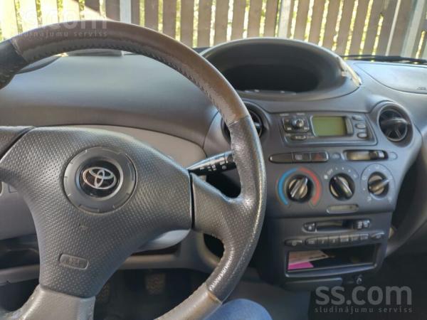 Grey Toyota Yaris 2002 in Riga, with an engine capacity of 1.00 L and mileage of 200 thousand km for 750 €, photo 5 on AUTOMOTO.COM.LV