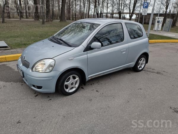 Grey Toyota Yaris 2003 in Riga, with an engine capacity of 1.30 L and mileage of 301 thousand km for 11000 €, photo 2 on AUTOMOTO.COM.LV