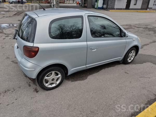Grey Toyota Yaris 2003 in Riga, with an engine capacity of 1.30 L and mileage of 301 thousand km for 11000 €, photo 3 on AUTOMOTO.COM.LV