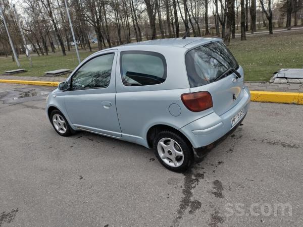 Grey Toyota Yaris 2003 in Riga, with an engine capacity of 1.30 L and mileage of 301 thousand km for 11000 €, photo 4 on AUTOMOTO.COM.LV