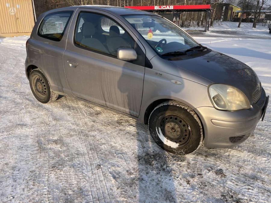 Pelēks Toyota Yaris 2003 Pagėgiai, ar dzinēja tilpumu 1.40 L un nobraukumu 311 tūkst. km par 1050 €, foto 2 vietnē AUTOMOTO.COM.LV