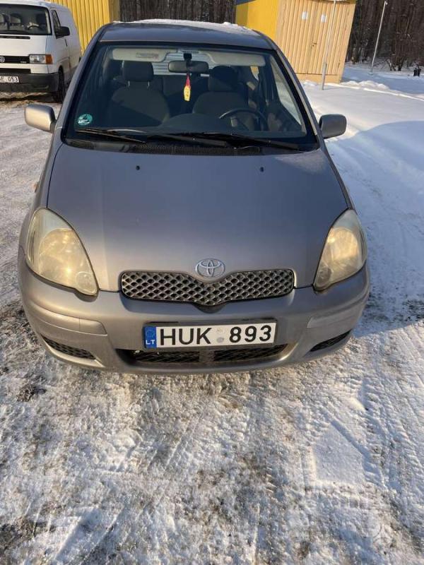 Pelēks Toyota Yaris 2003 Pagėgiai, ar dzinēja tilpumu 1.40 L un nobraukumu 311 tūkst. km par 1050 €, foto 3 vietnē AUTOMOTO.COM.LV