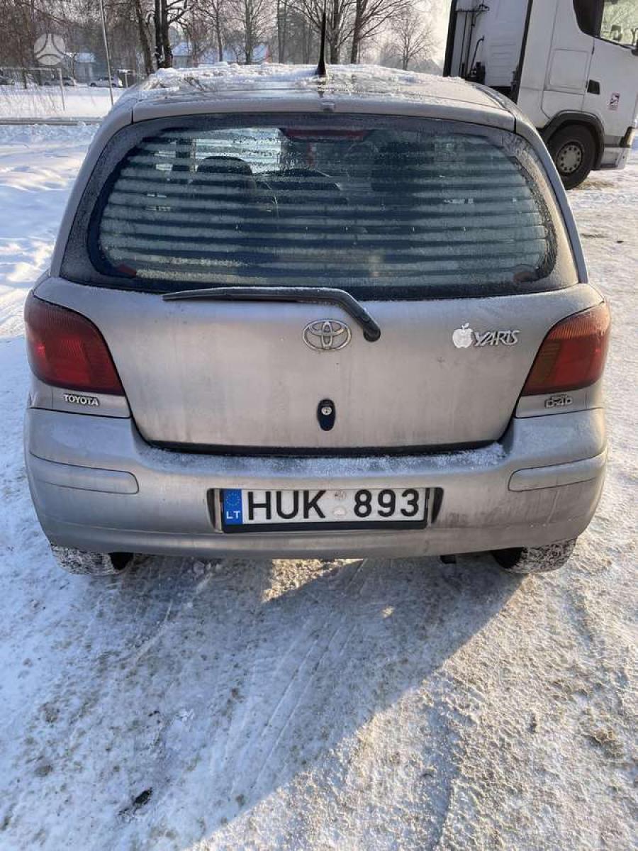 Pelēks Toyota Yaris 2003 Pagėgiai, ar dzinēja tilpumu 1.40 L un nobraukumu 311 tūkst. km par 1050 €, foto 4 vietnē AUTOMOTO.COM.LV