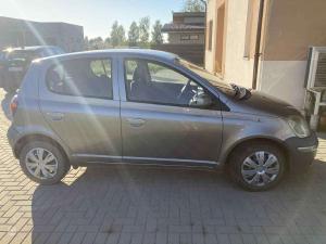 Серый Тойота Ярис 2003 в Клайпеда, объемом двигателя 1.30 л и пробегом 180 тыс. км за 1500 €, фото 4 на AUTOMOTO.COM.LV