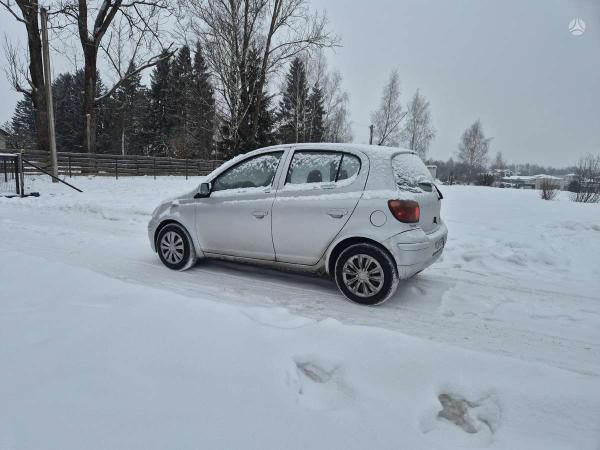 Grey Toyota Yaris 2003 in Vilnius, with an engine capacity of 1.00 L and mileage of 125 thousand km for 1400 €, photo 2 on AUTOMOTO.COM.LV