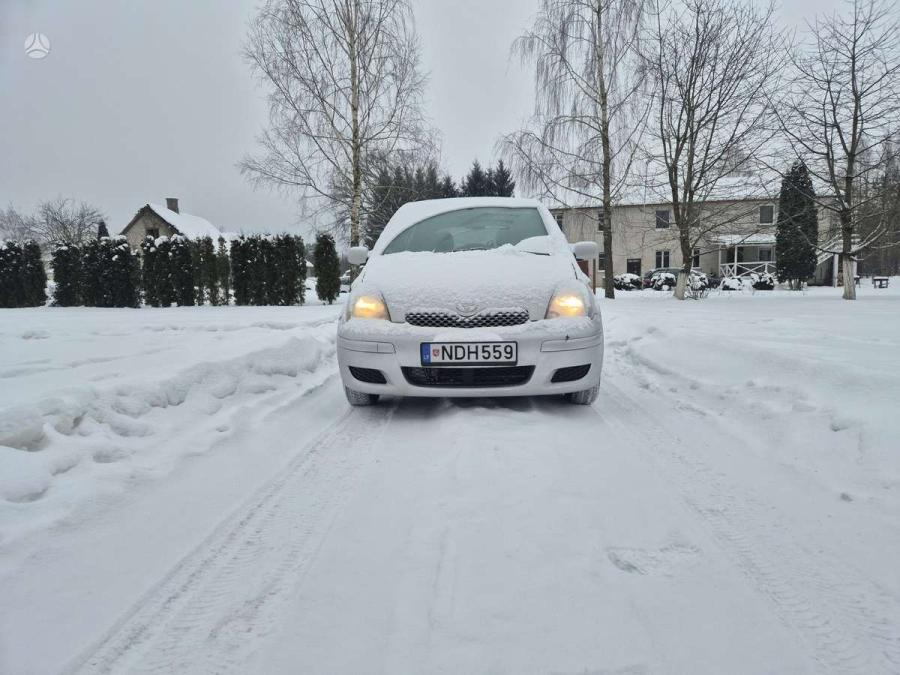 Серый Тойота Ярис 2003 в Вильнюс, объемом двигателя 1.00 л и пробегом 125 тыс. км за 1400 €, фото 3 на AUTOMOTO.COM.LV